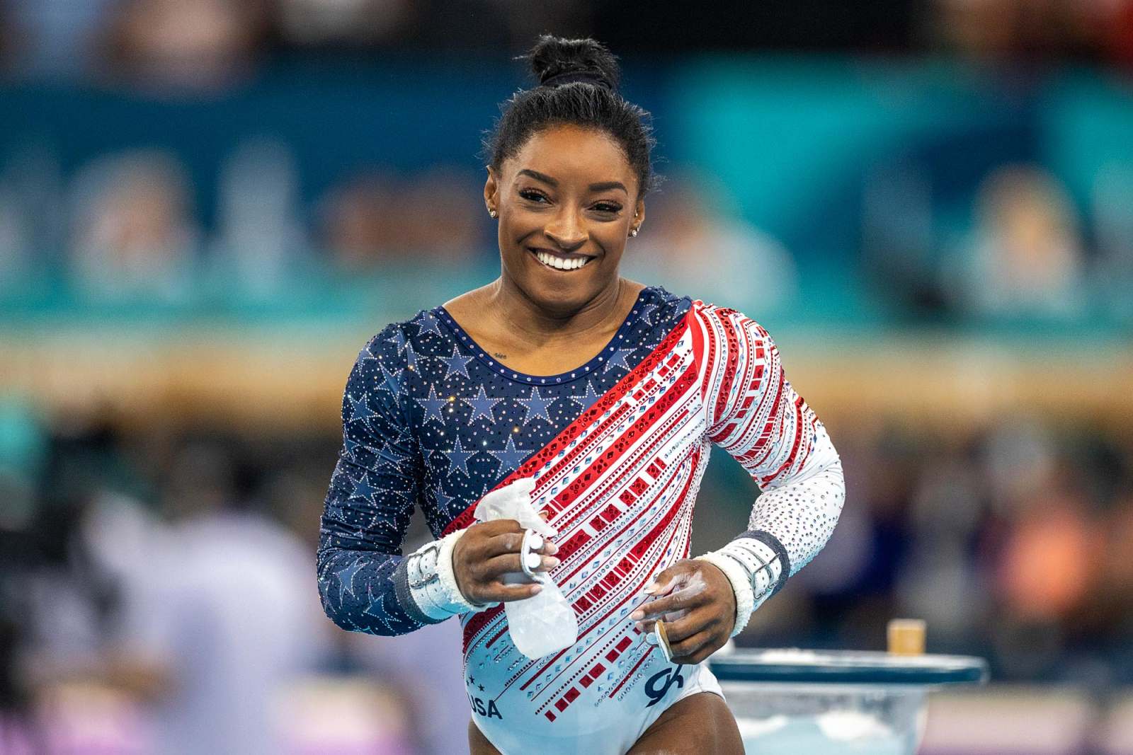 Simone Biles Loves That Her Dad Uses Binoculars to Watch Her at ...