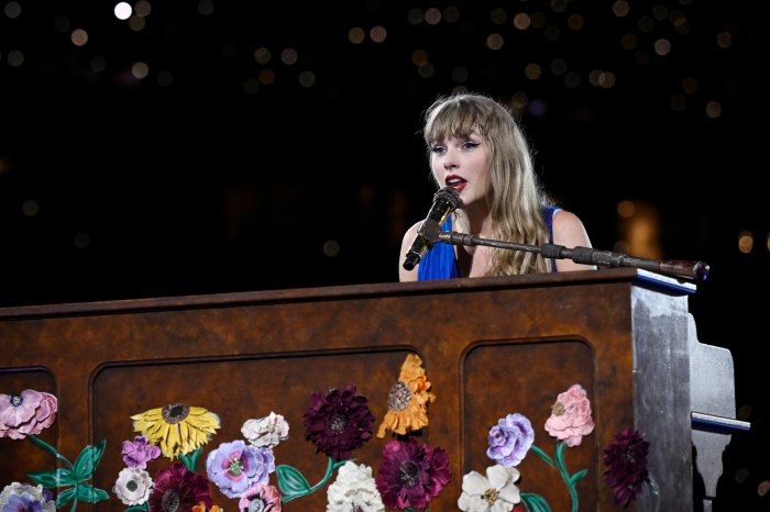 Taylor Swift’s Travis Kelce ‘Eras’ Mashup Featured 'Mary's Song' | Us ...