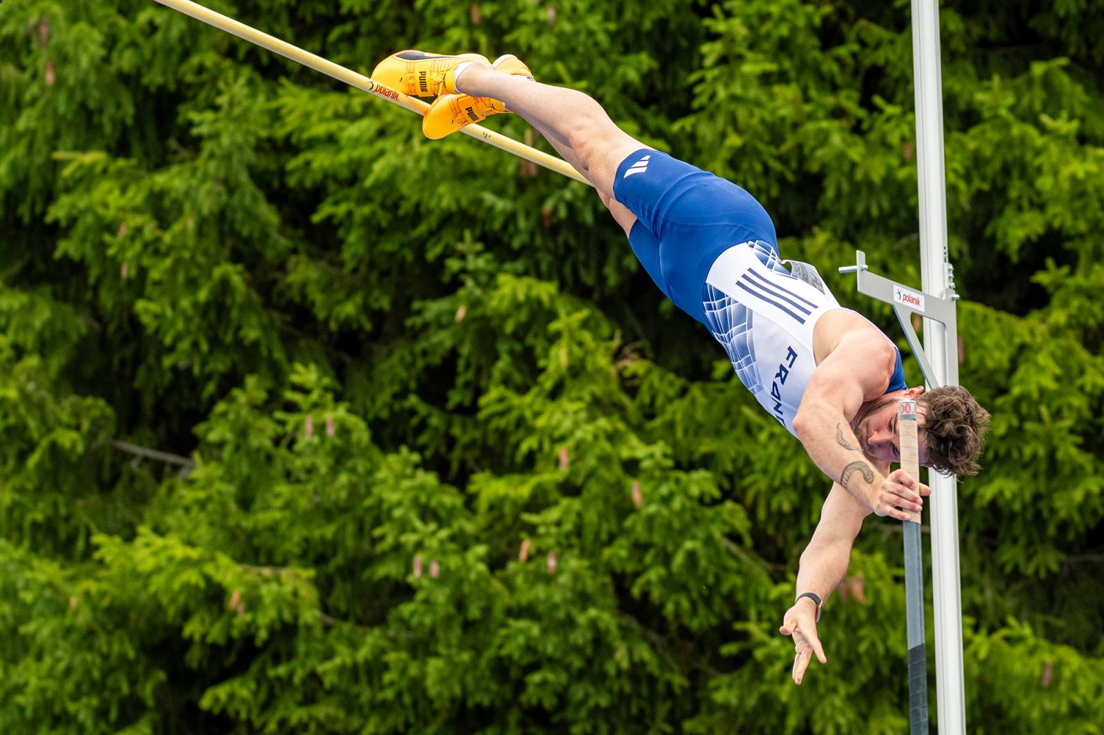 5 Things to Know About Viral Bulge Pole Vaulter Anthony Ammirati | Us ...