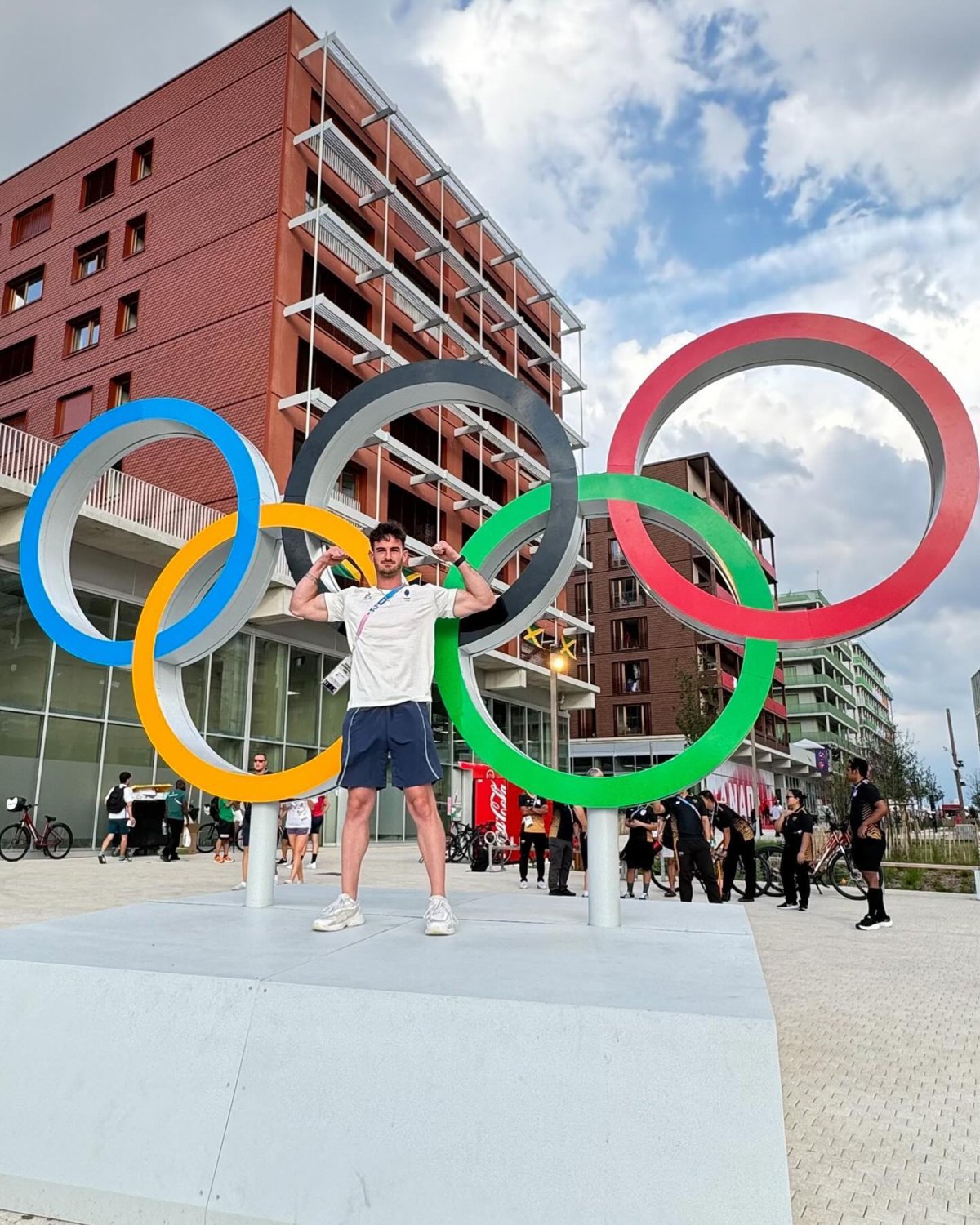 5 Things to Know About Viral Bulge Pole Vaulter Anthony Ammirati | Us ...