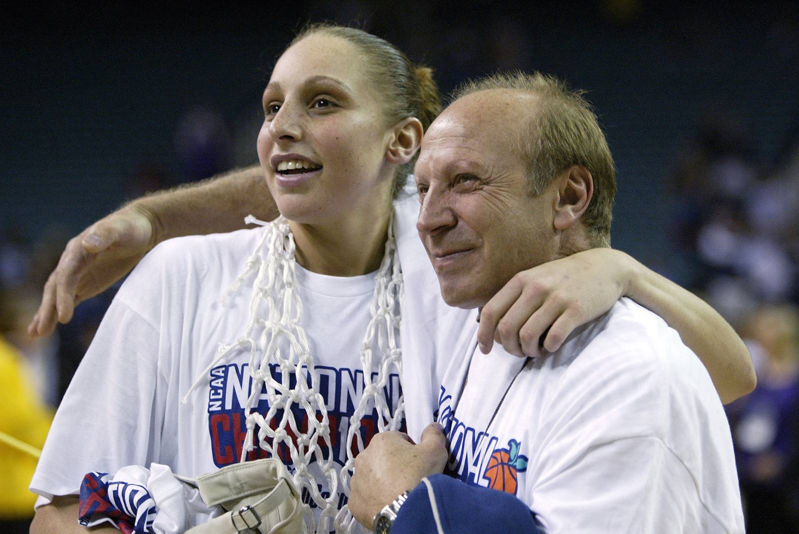 Diana Taurasi's Dad Cries After Watching Daughter Win 6th Olympic Gold ...