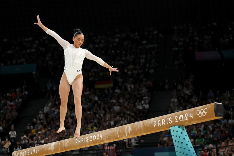 Simone Biles y Suni Lee caen de la barra de equilibrio en París 2024 ...
