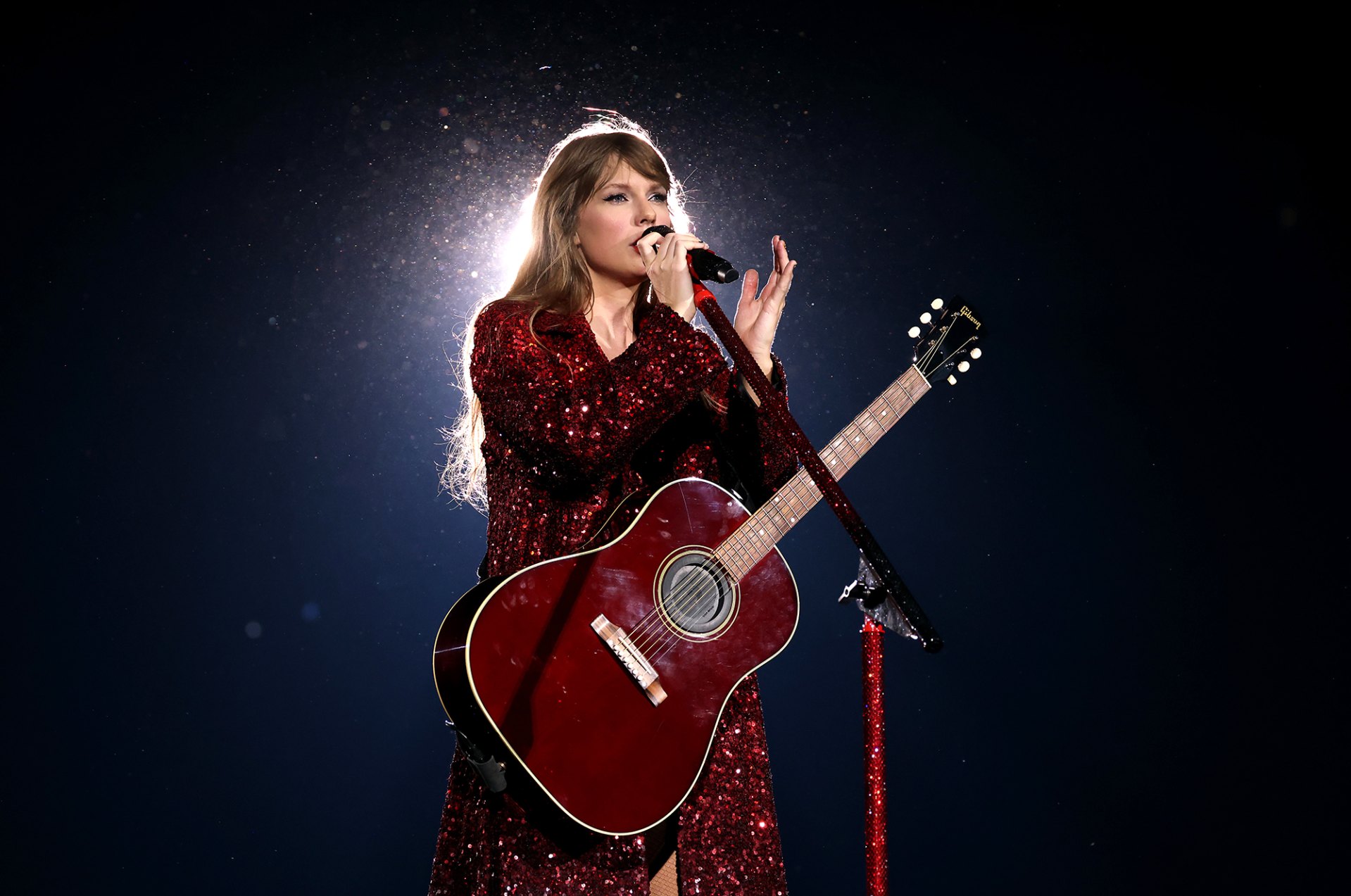 Taylor Swift Beats Kanye West to No. 1 on Billboard 200 | Us Weekly