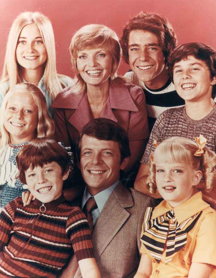 Barry Williams Says Brady Bunch Cast 'All Hooked Up' With Each Other ...