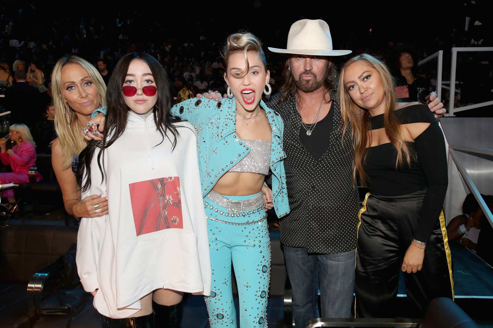 Brandi Cyrus Gushes Over Tish Cyrus, Has Family Christmas Album Dream ...