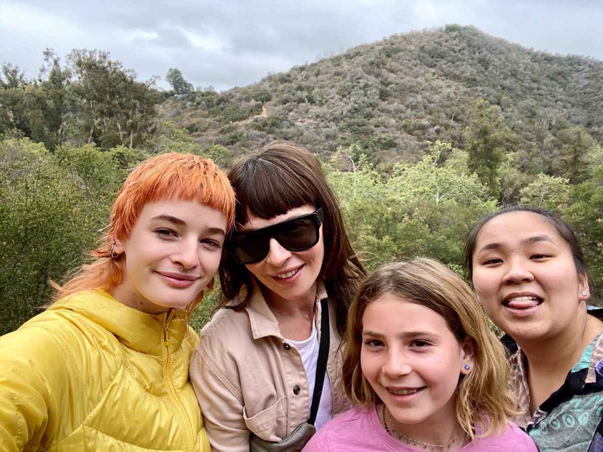 Ewan McGregor Poses With Mary Elizabeth Winstead, Kids on Walk of Fame ...