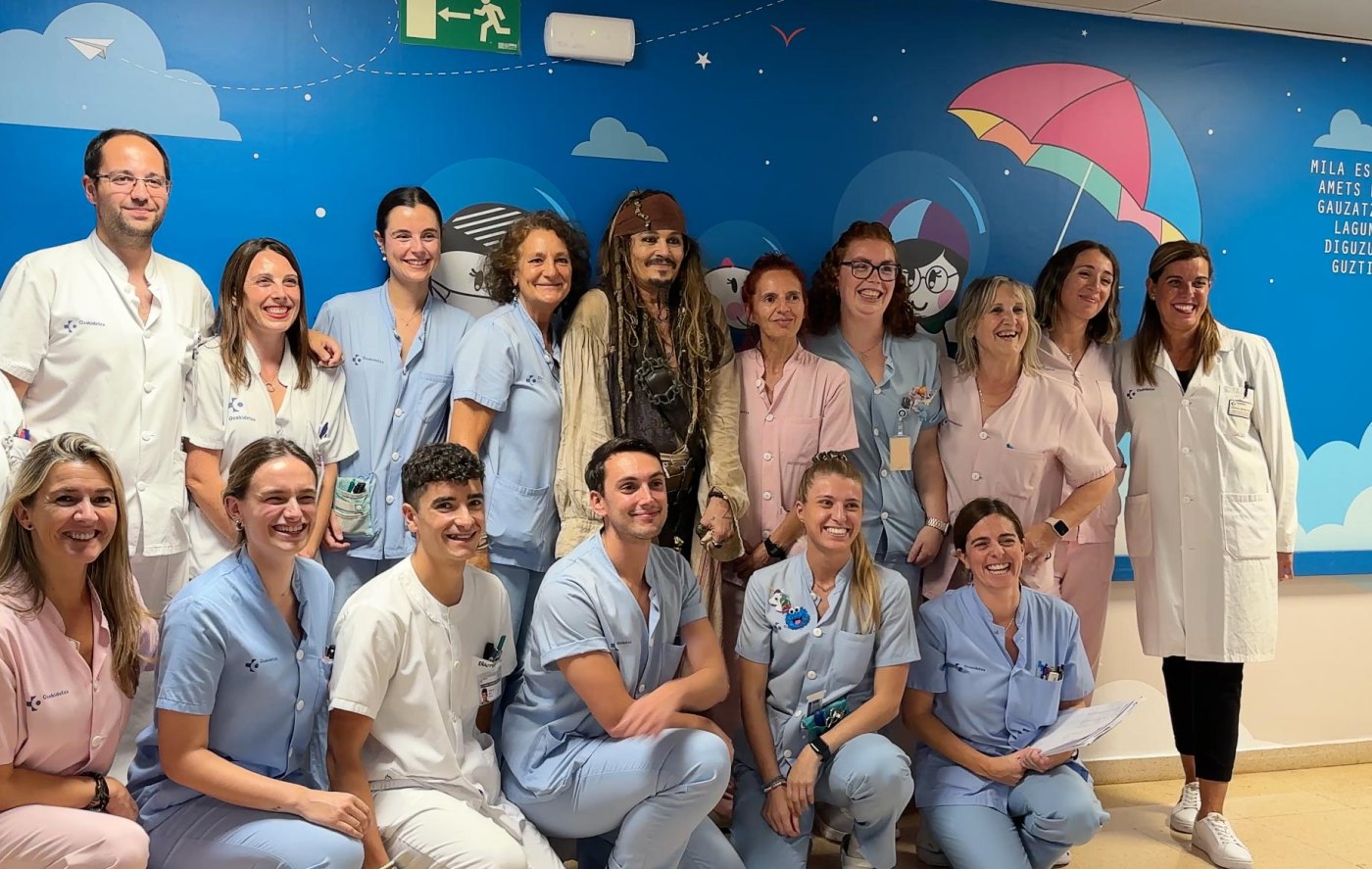Johnny Depp Morphs into Captain Jack Sparrow for Sweet Hospital Visit ...