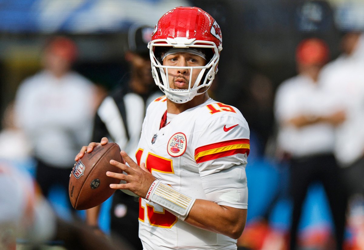 Patrick Mahomes’ Grandpa Watched Chiefs-Chargers From Hospital Bed | Us ...