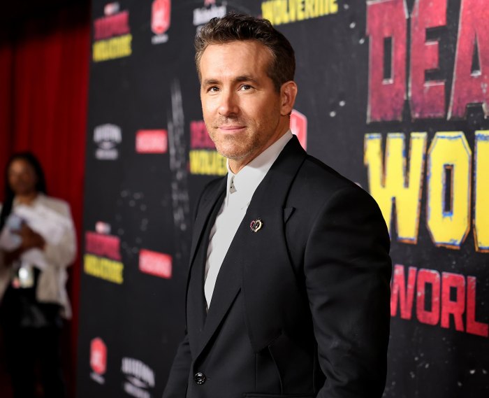 Ryan Reynolds Visits 8-Year-Old Cancer Patient in Boston Hospital | Us ...
