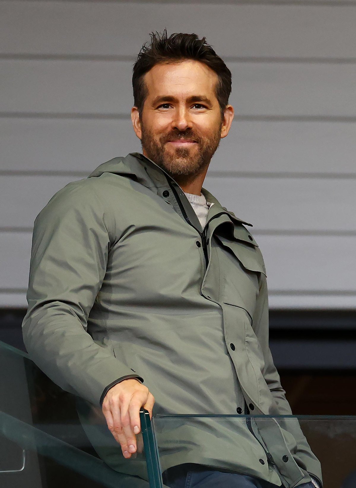 Ryan Reynolds Visits 8-Year-Old Cancer Patient in Boston Hospital | Us ...