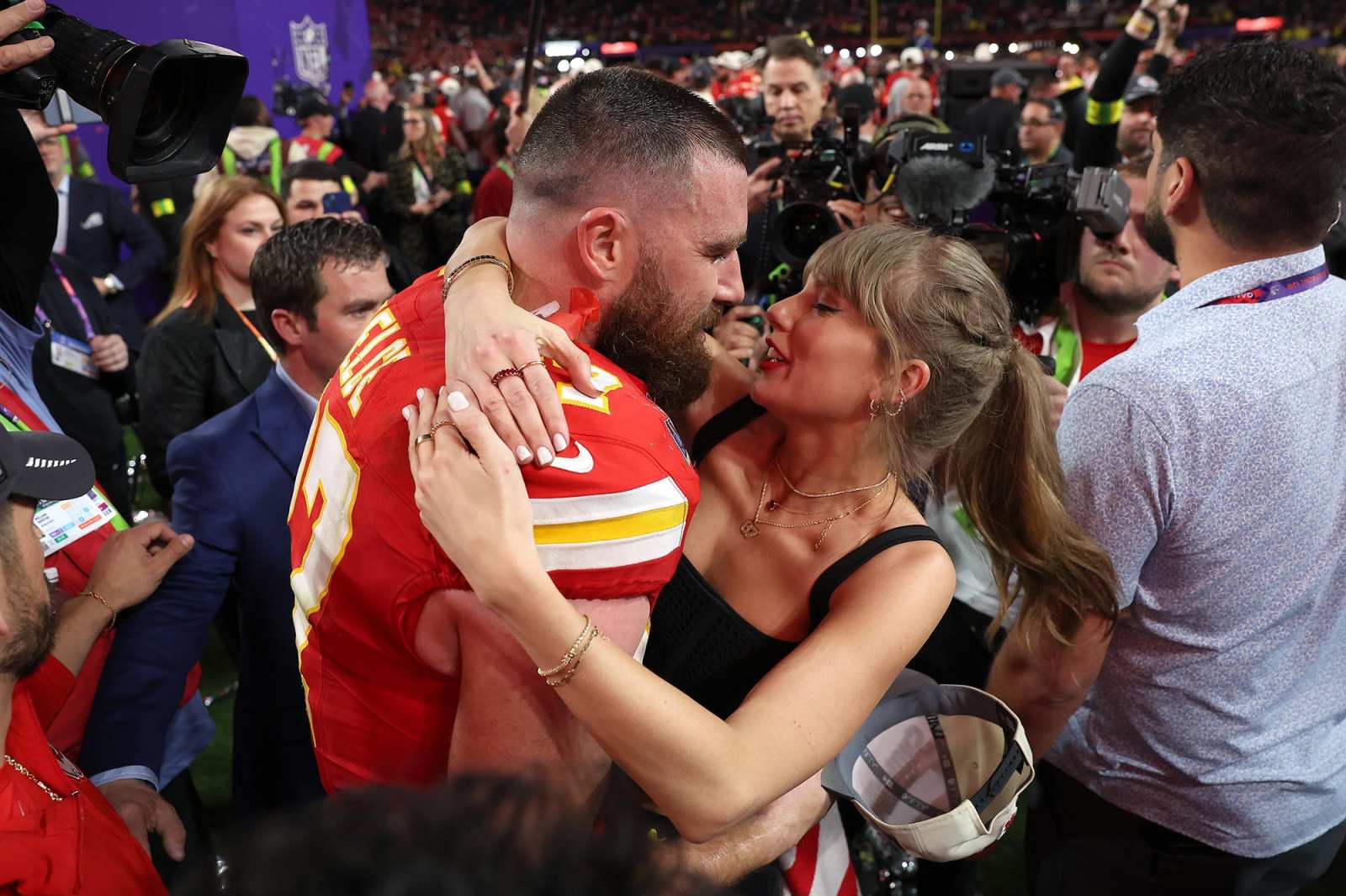 Taylor Swift aparece en el nuevo video promocional de la NFL | Us Weekly