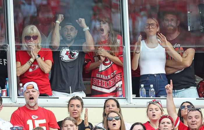 Taylor Swift Screams ‘Oh My God, Travis’ After Touchdown Close Call ...