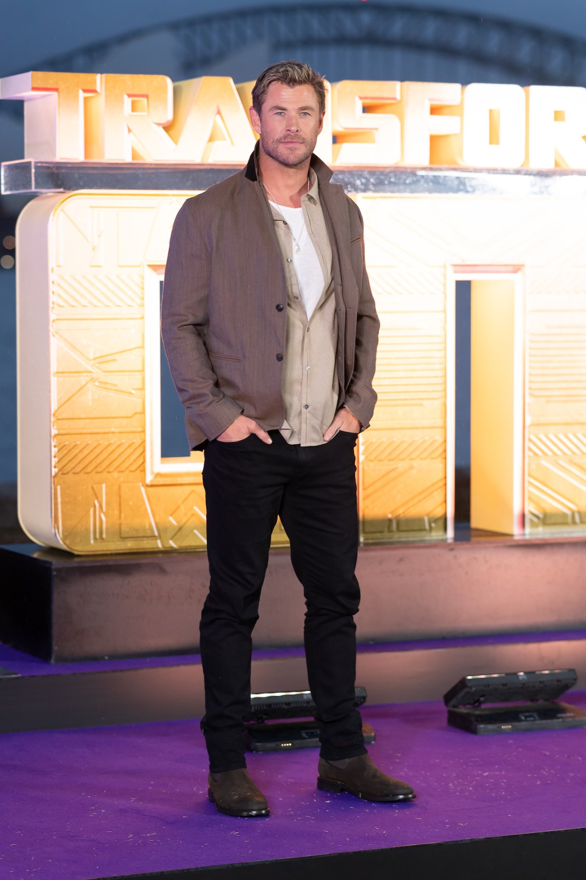 Chris Hemsworth Recalls Hilarious Texting Mishap With Ex-Girlfriend ...