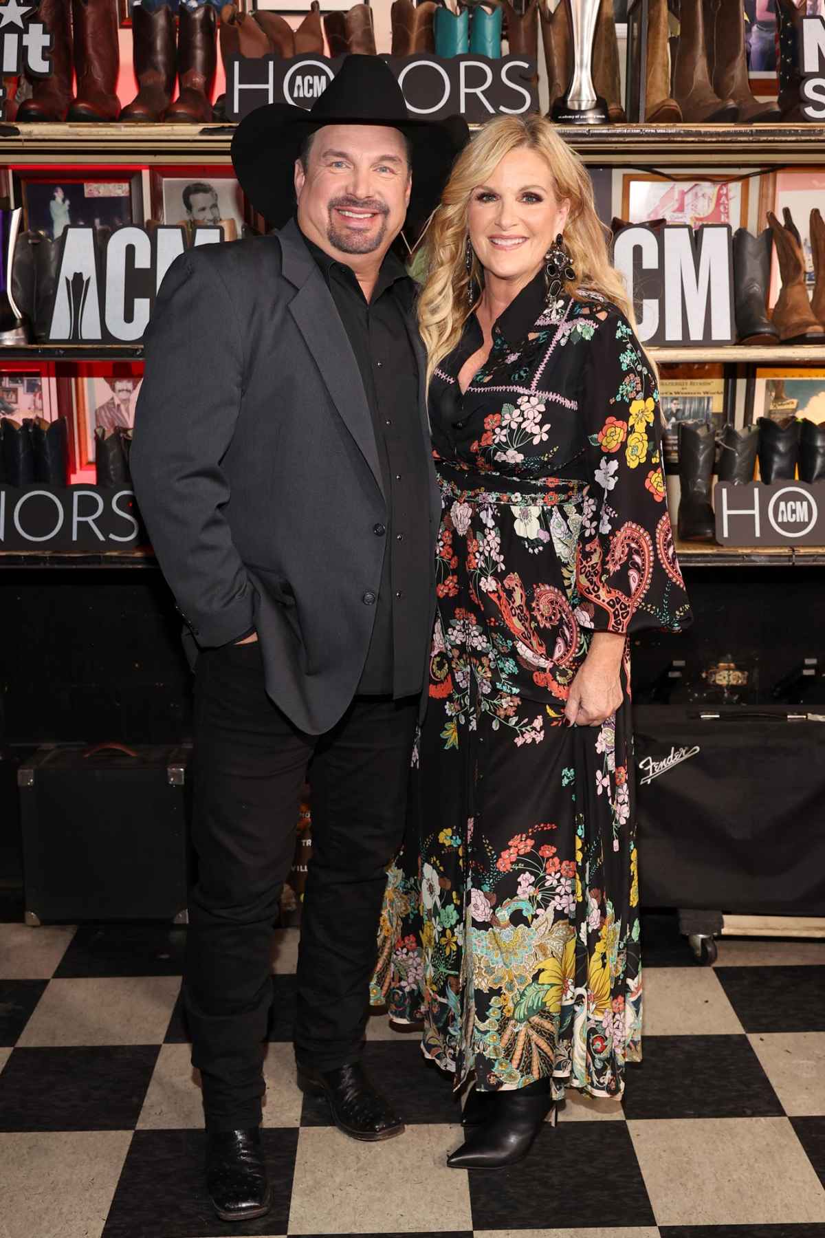 Williams Sonoma Promotes Trisha Yearwood Cocktails Amid Garth Scandal ...