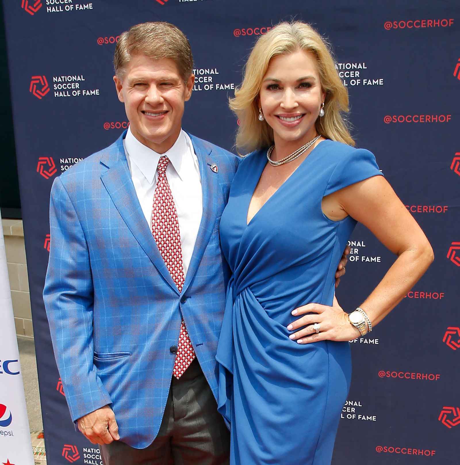 Chiefs CEO Clark Hunt’s Wife Tavia Went Shoeless at 49ers Game | Us Weekly