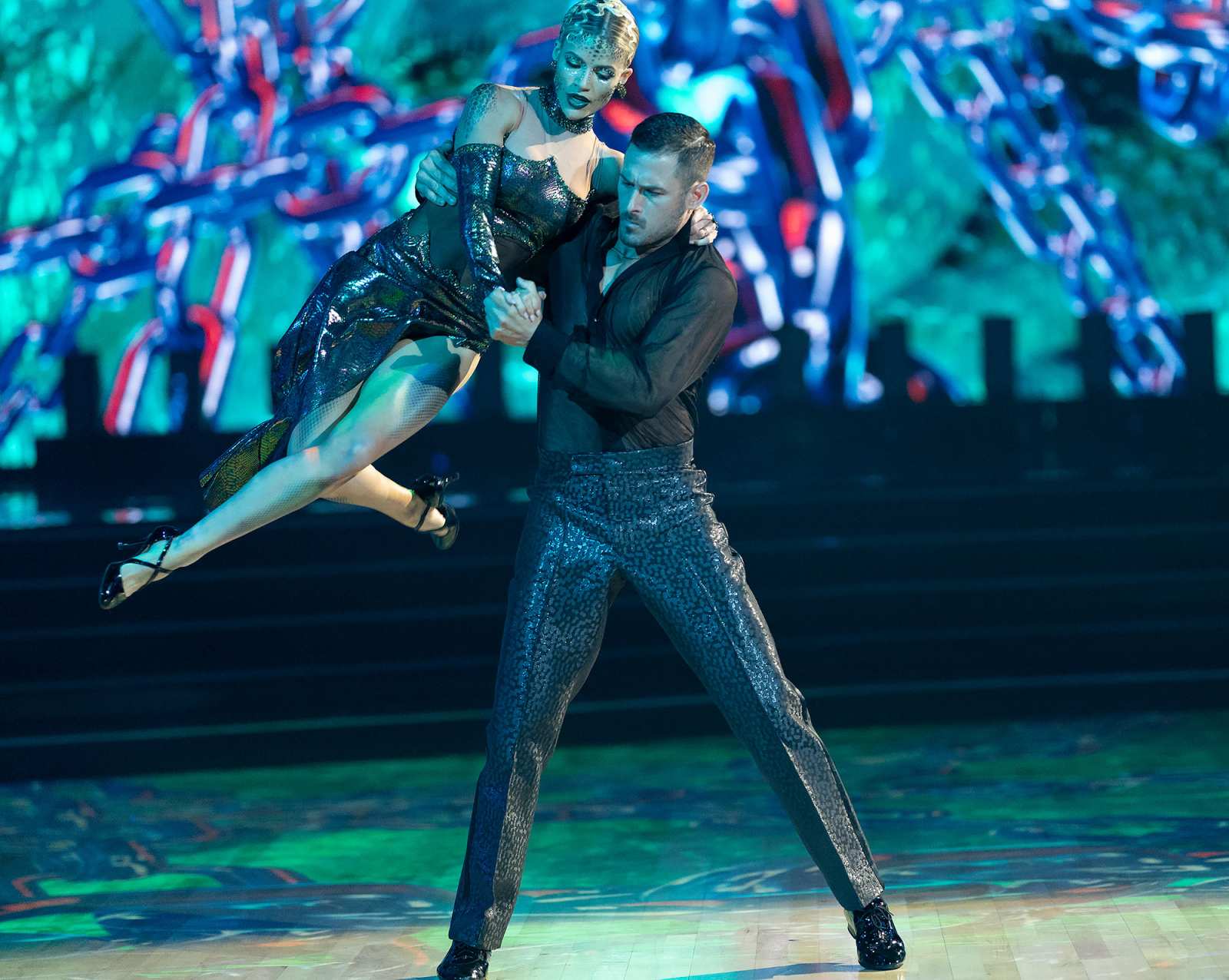 Ryan Reynolds Sent DWTS' Danny and Witney a Video After Deadpool Dance ...