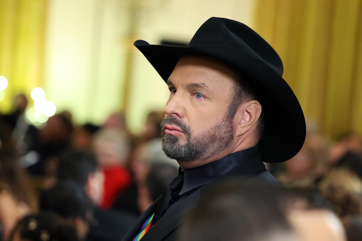 Garth Brooks Accuser Claims He 'Planned to Hire Someone to Murder Her ...