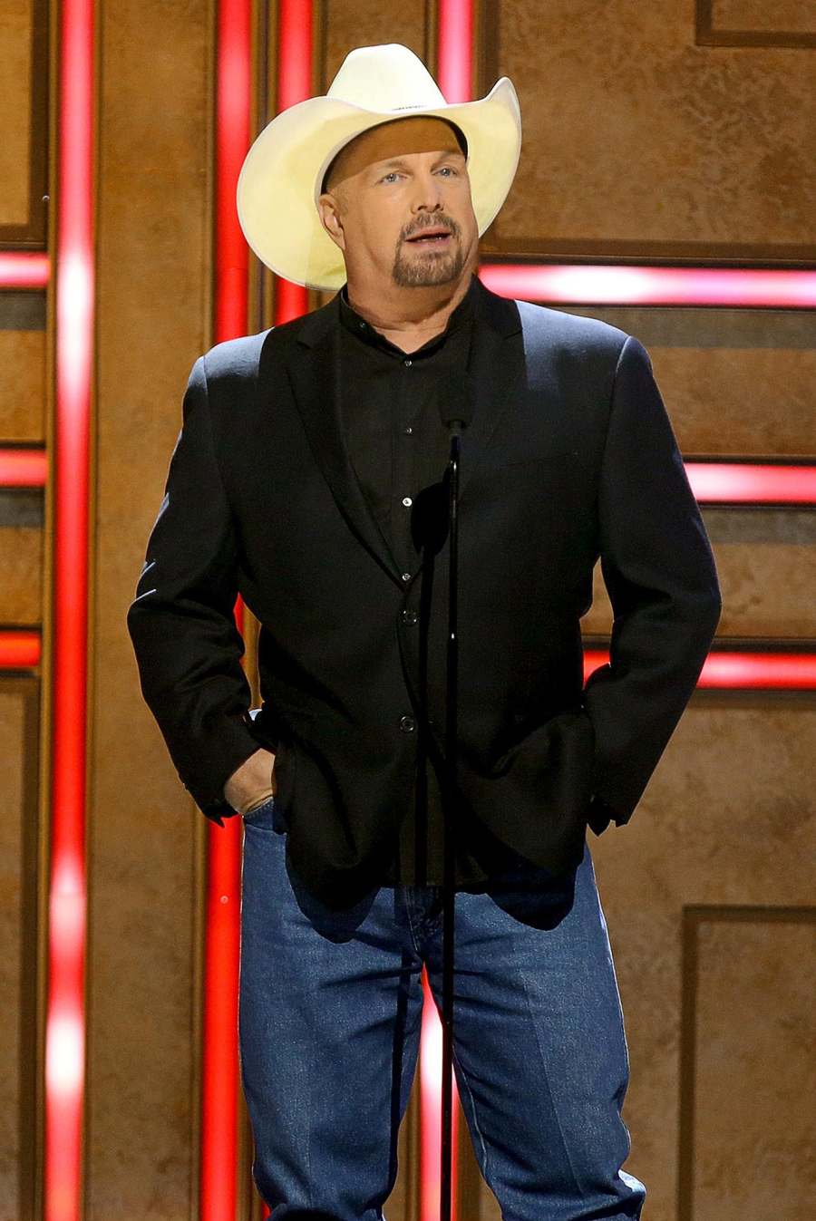 Garth Brooks Accuser Claims He 'Planned to Hire Someone to Murder Her ...