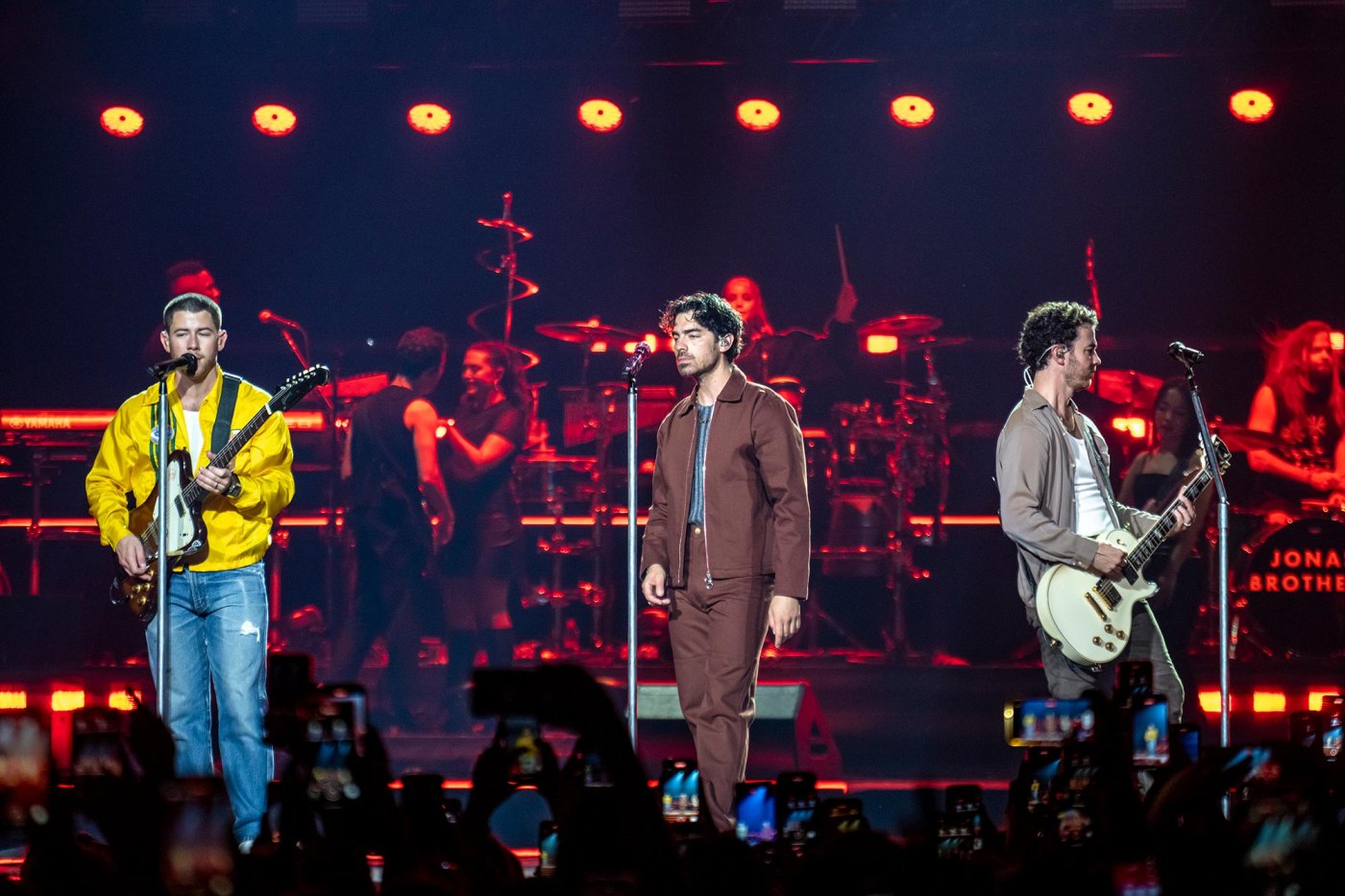 Nick Jonas Spooked by Laser Pointer During Jonas Brother Concert | Us ...