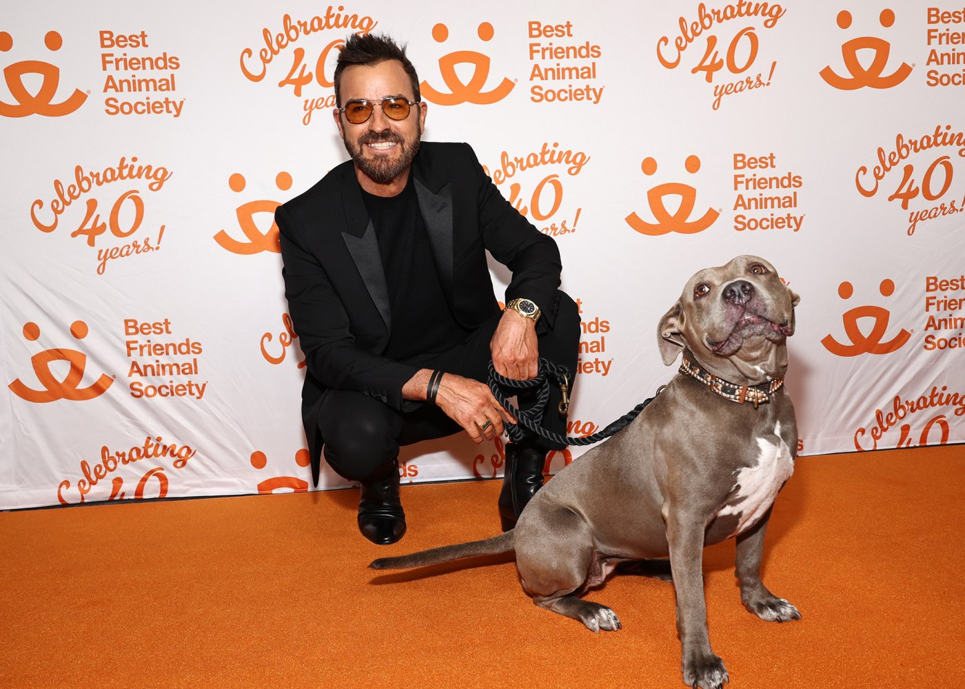 Justin Theroux 'Encourages Codependence' With a Dog, Not Relationships ...