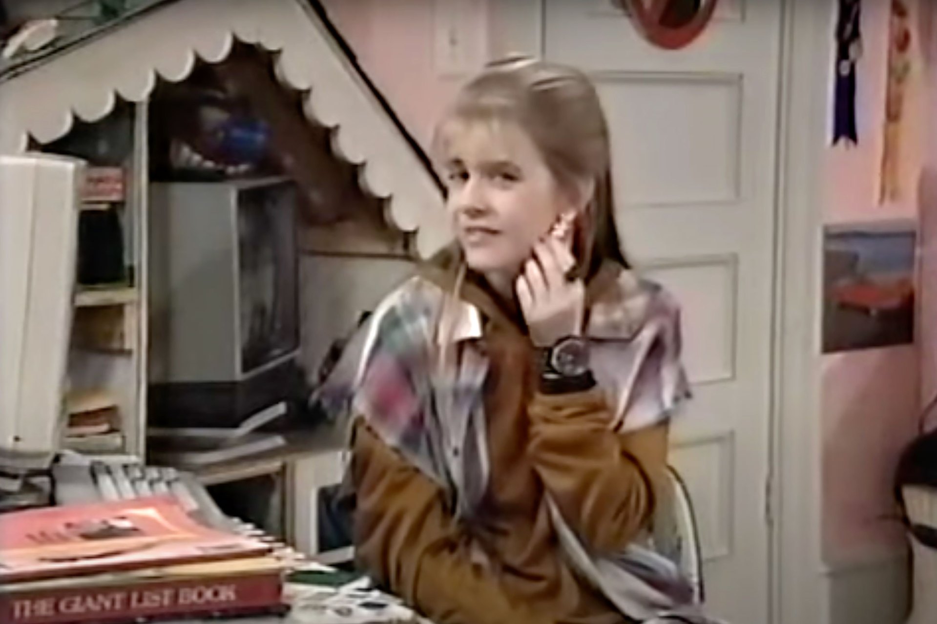 Melissa Joan Hart Still Has Accessories From Clarissa Explains It All ...