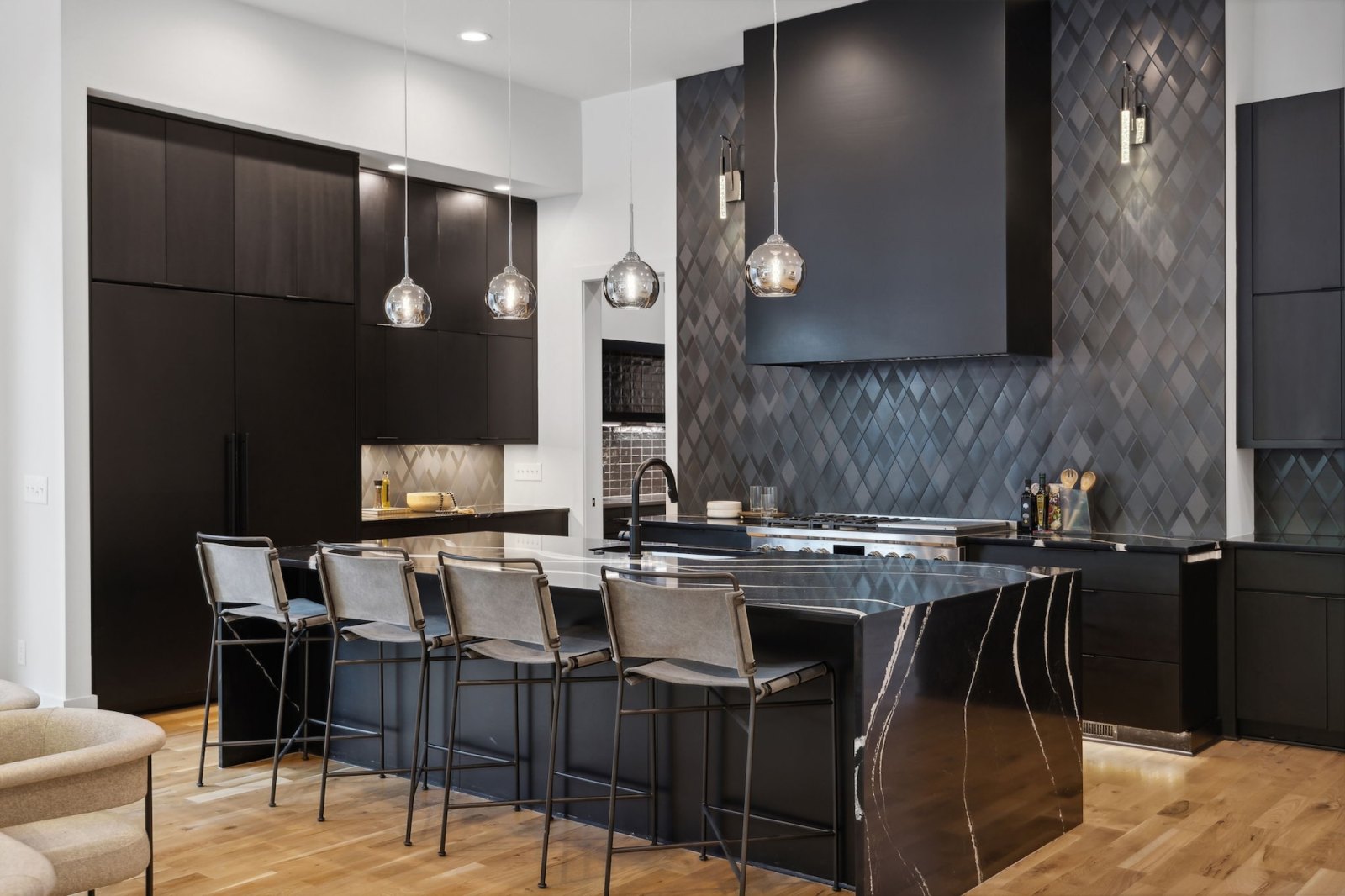 NFL's Derrick Henry Lists Nashville Mansion for $3.3 Million: Photos ...