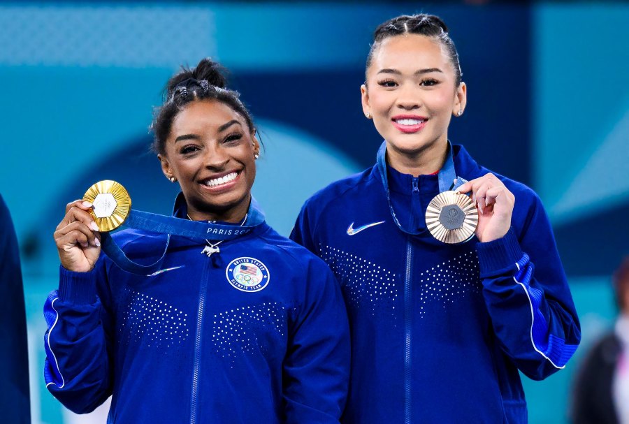 Simone Biles Helped Suni Lee With 'Mental Breakdown' During Olympics ...