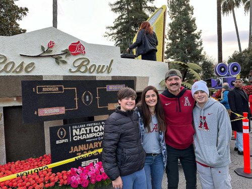 Walker Hayes on Touring With Wife, 6 Kids and 2 Dogs: ‘Very Unique ...