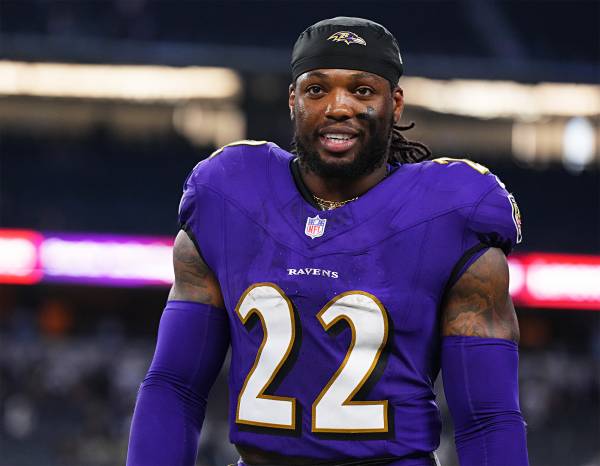 Baltimore Ravens’ Derrick Henry Gets Pantsed, Full Ass Shown on TNF ...