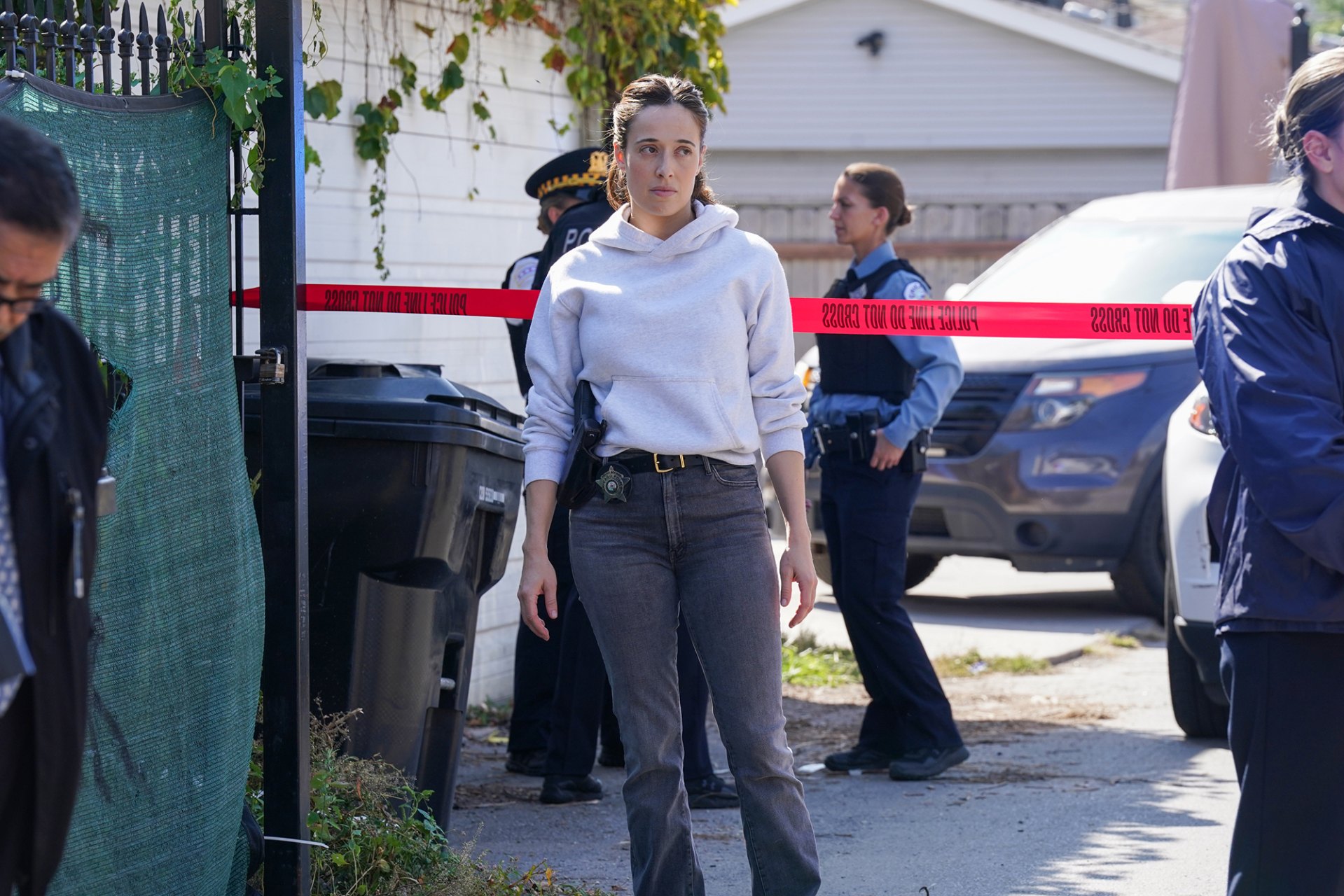Chicago P.D.’s Marina Squerciati Talks Burgess, Voight Detective ...