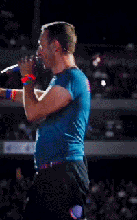 Chris Martin Falls Through Trap Door at Coldplay’s Australian Concert ...