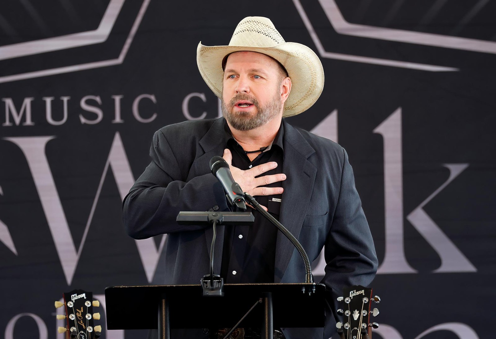 Garth Brooks Performs on Jimmy Kimmel Live Amid Sexual Assault Case ...