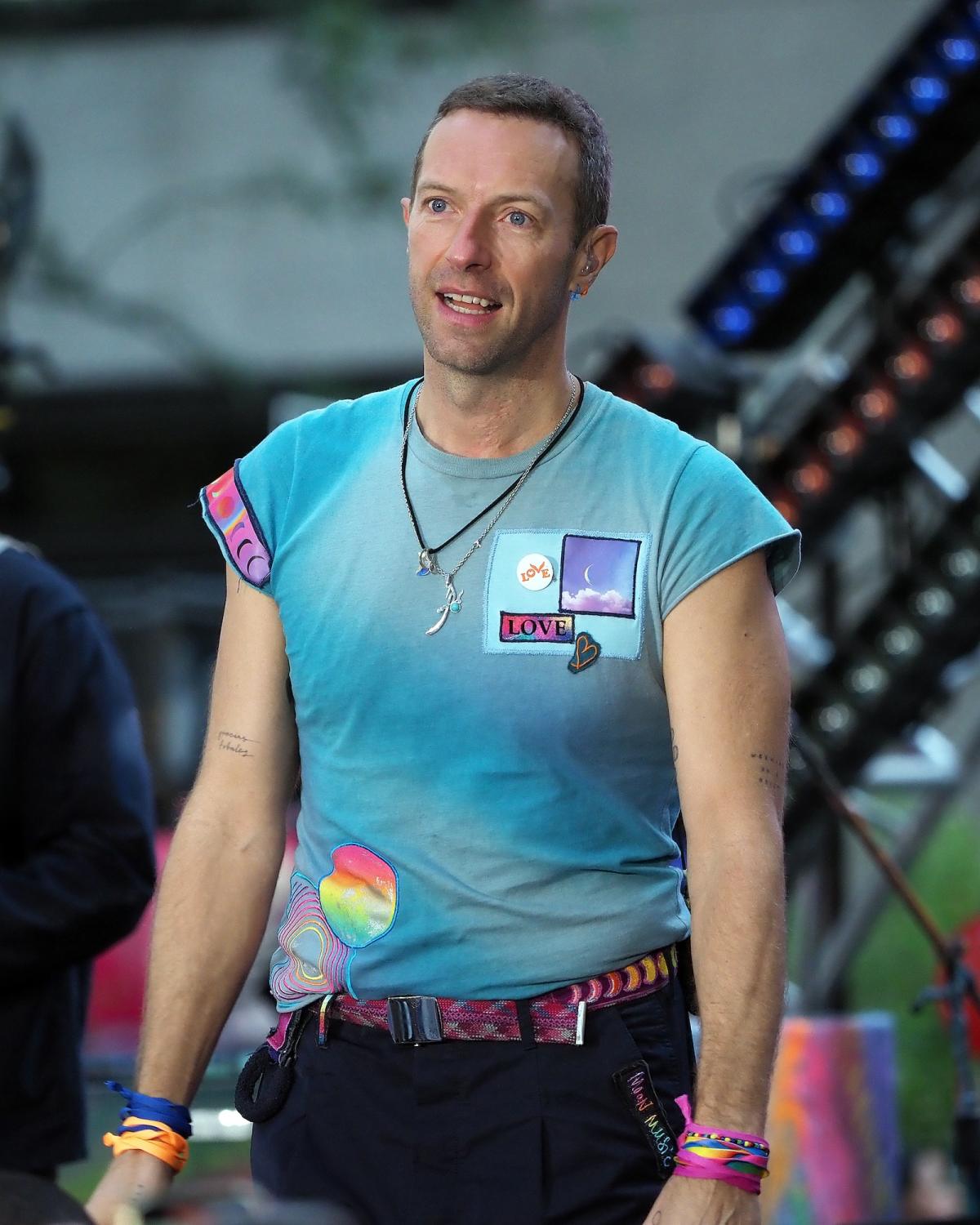 Chris Martin Falls Through Trap Door at Coldplay’s Australian Concert ...