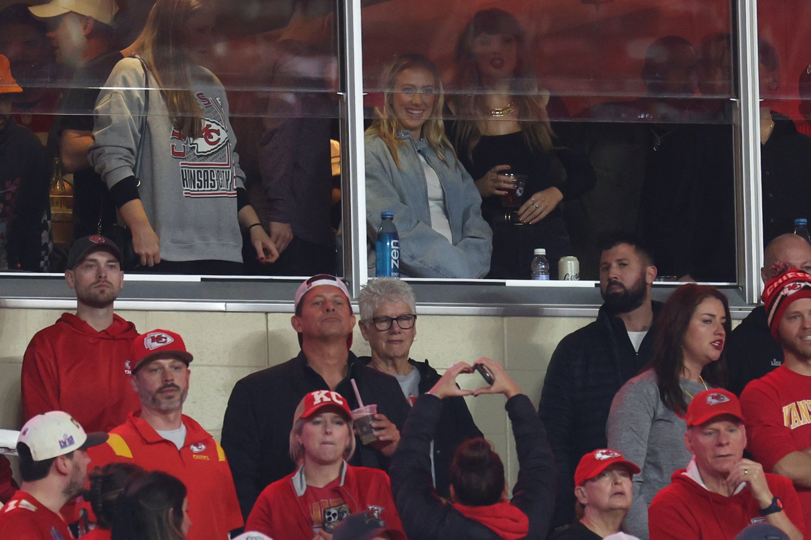 Taylor Swift and Brittany Mahomes Cheer on the Chiefs in Private Suite ...