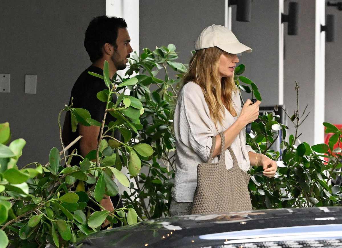 Pregnant Gisele Bundchen, Boyfriend Joaquim Valente Spotted in Miami ...