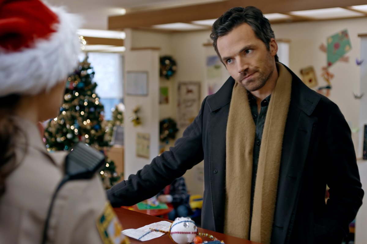 Ian Harding Jokes About His Hallmark's Holidazed Arrest, Cop Car Ride ...