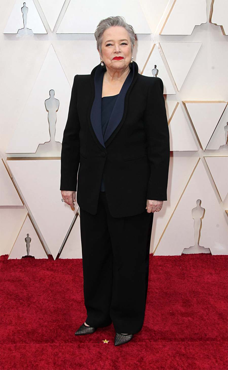 Kathy Bates Says Her Breasts Were ‘10 Lbs’ When Removed During Cancer ...