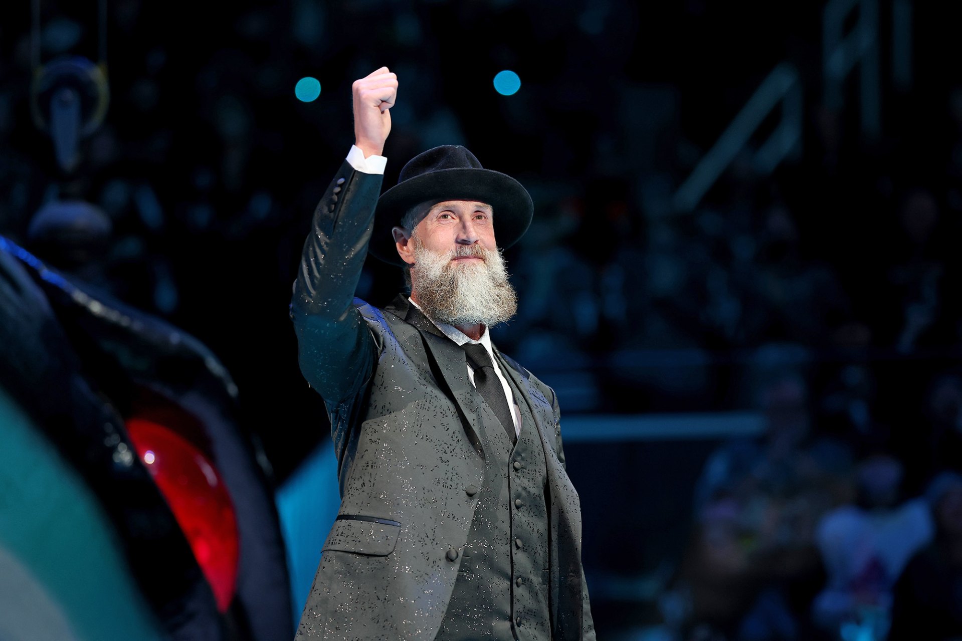 NHL's Joe Thornton Welcomed Homeless Woman and Kids to Live With Him ...