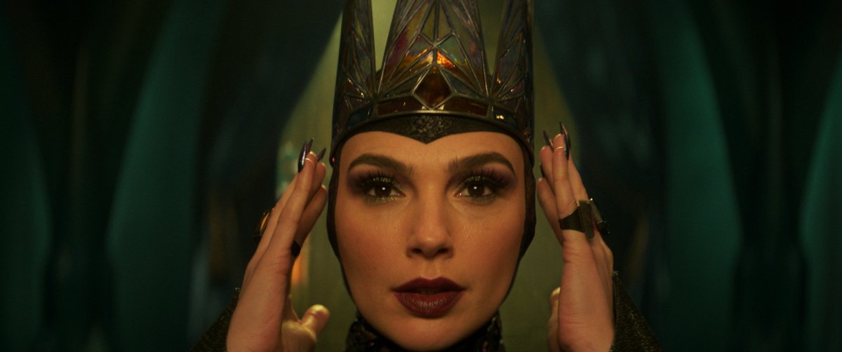 Snow White Trailer: 'Fairest of Them All' Has a New Meaning | Us Weekly