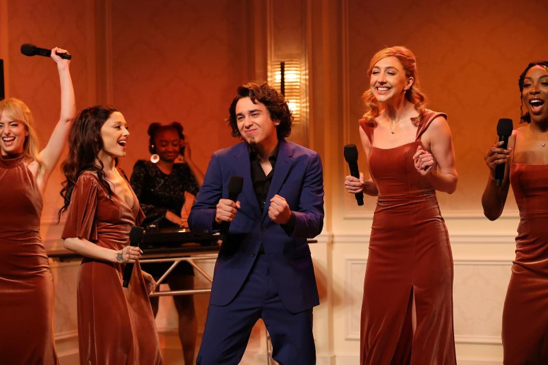 SNL's Domingo Makes Surprise Appearance at Sabrina Carpenter Show | Us ...