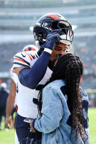 Jonathan Owens Copies Simone Biles' Gymnastics Salute in Bears Game ...