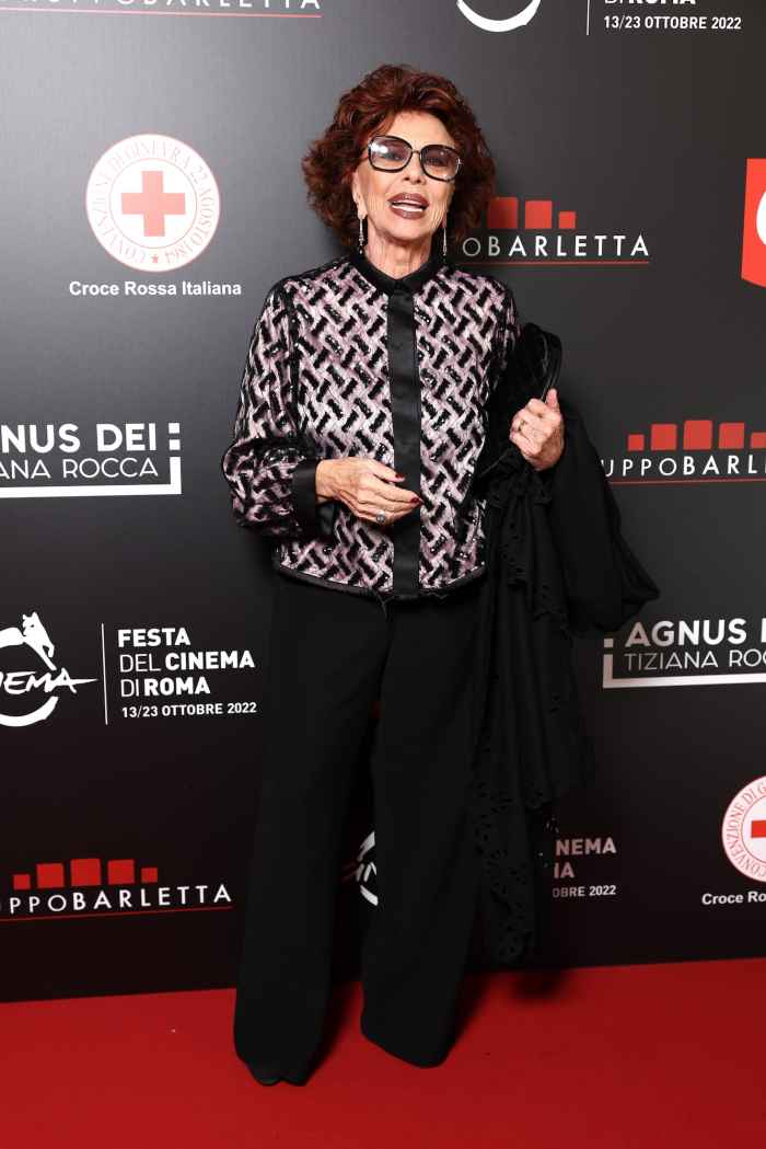 Sophia Loren, 90, Shares Her Plans to ‘Never’ Retire From Hollywood ...