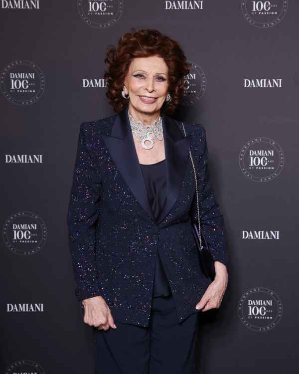 Sophia Loren, 90, Shares Her Plans to ‘Never’ Retire From Hollywood ...