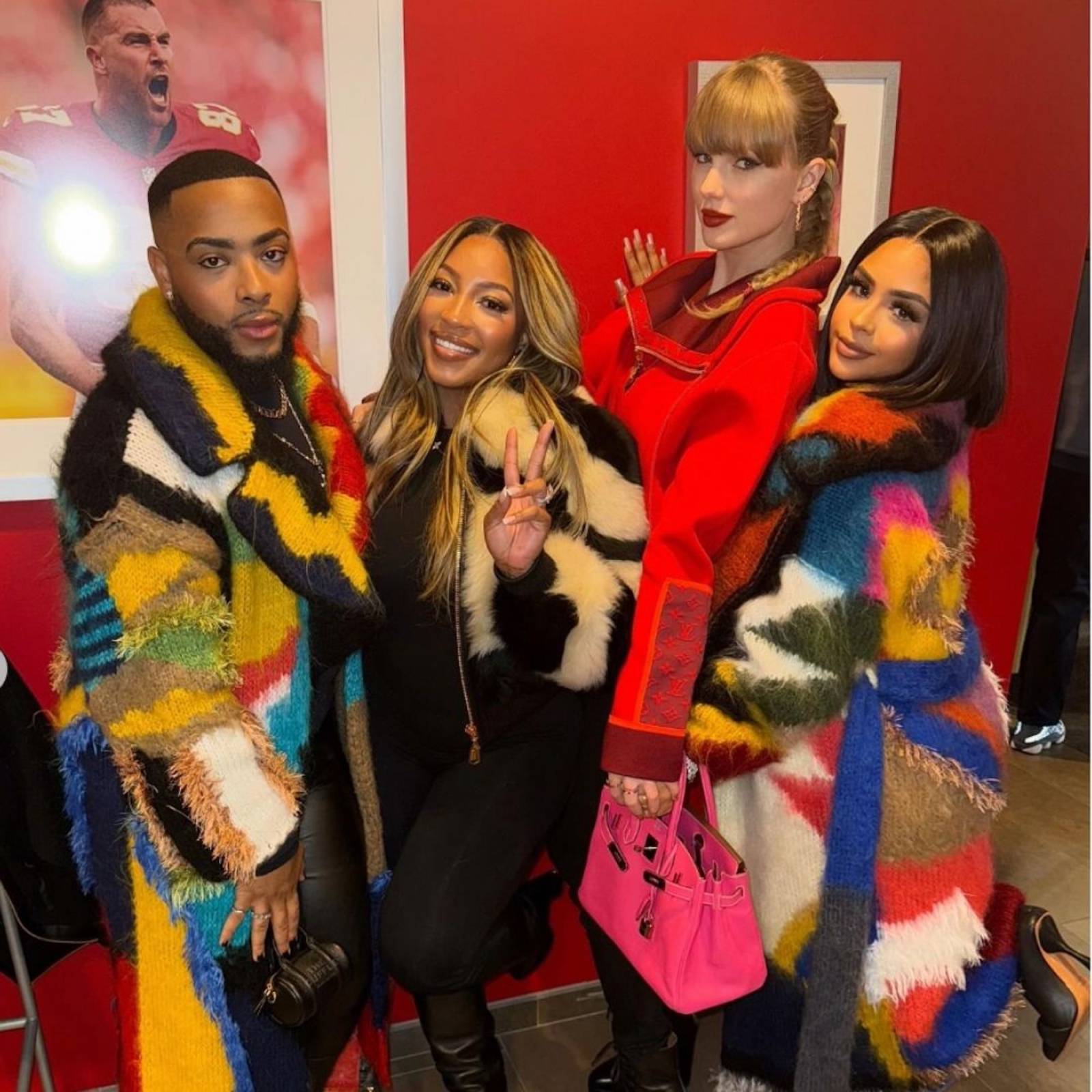 Taylor Swift, Chariah Gordon and Sheawna Kiara Hang Out at NFL Game ...
