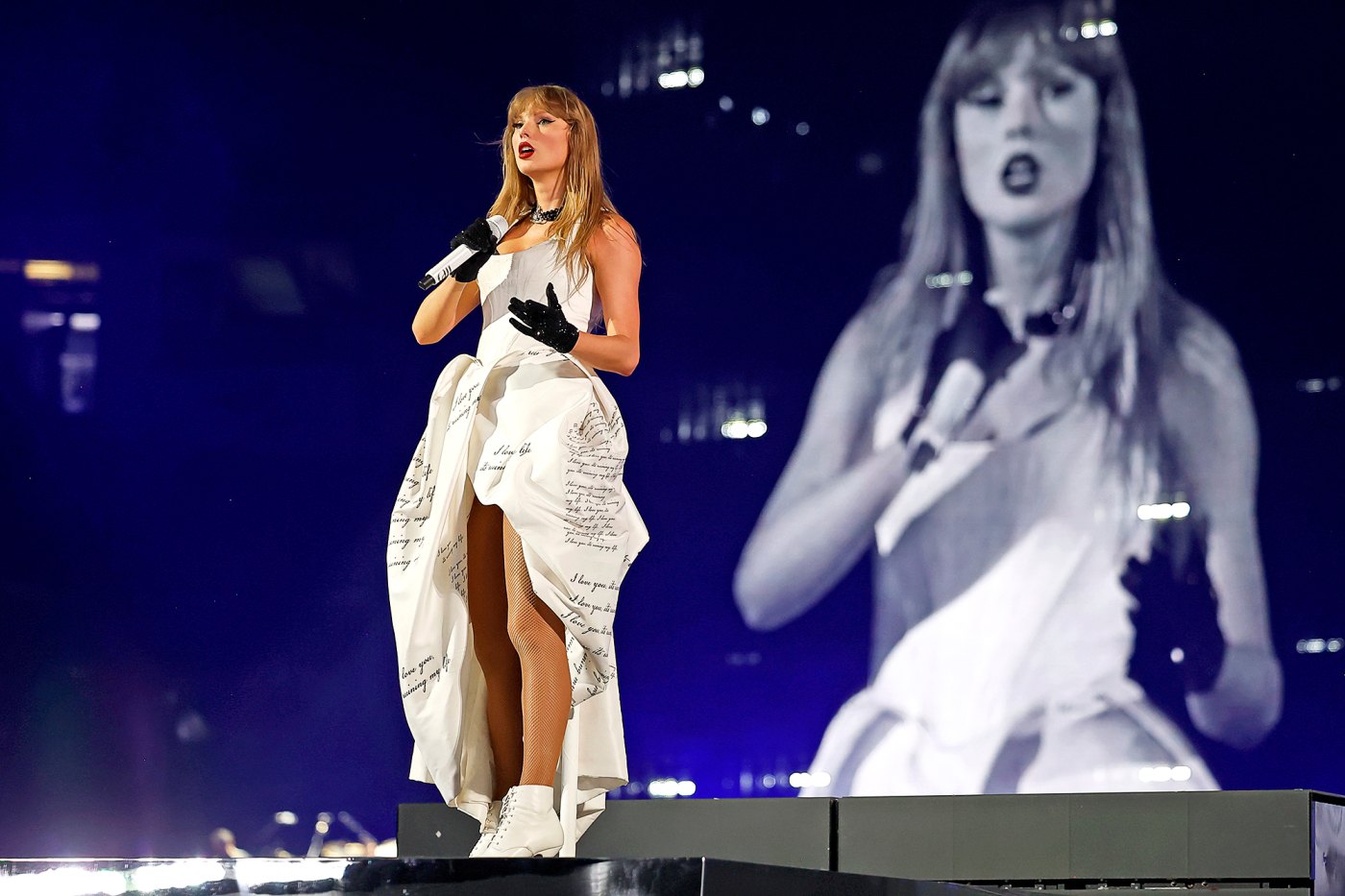 Taylor Swift Thanks 'Eras Tour' Dancers for Mic Pack Fix in Toronto ...