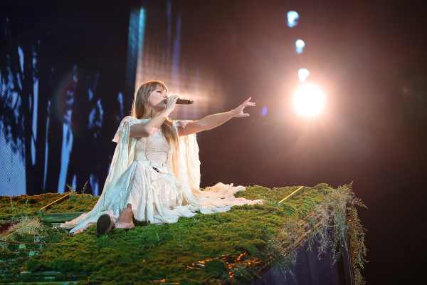 Todas las revelaciones del nuevo libro ‘Taylor Swift: The Eras Tour ...