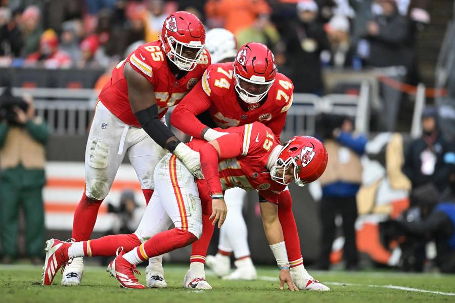 Andy Reid Says Patrick Mahomes ‘Wanted to Fight’ After Ankle Injury ...