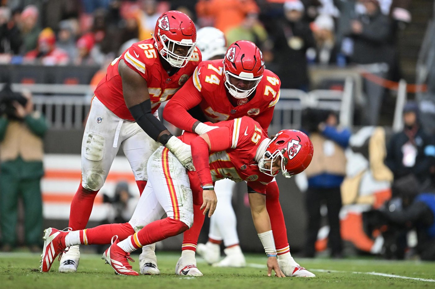 Andy Reid Says Patrick Mahomes ‘Wanted to Fight’ After Ankle Injury ...