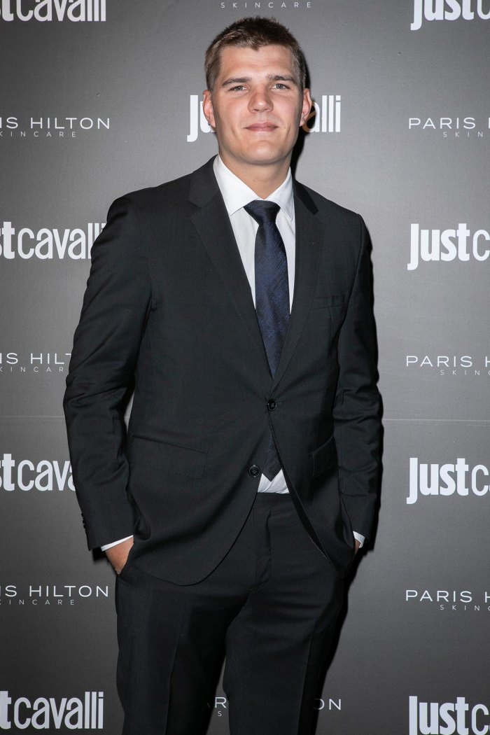 Chris Zylka Facing Multiple Felony Charges After Altercation with Cops ...