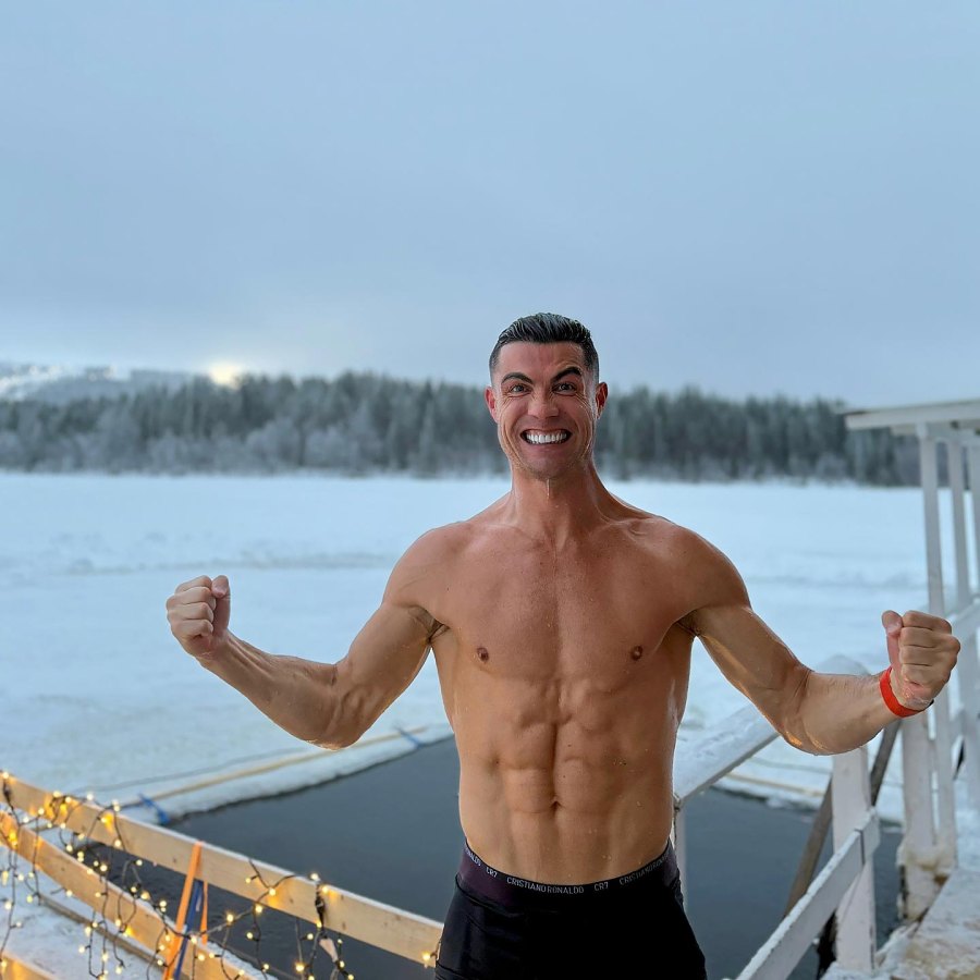 Cristiano Ronaldo Posts Shirtless Photo in the Snow for Christmas | Us ...